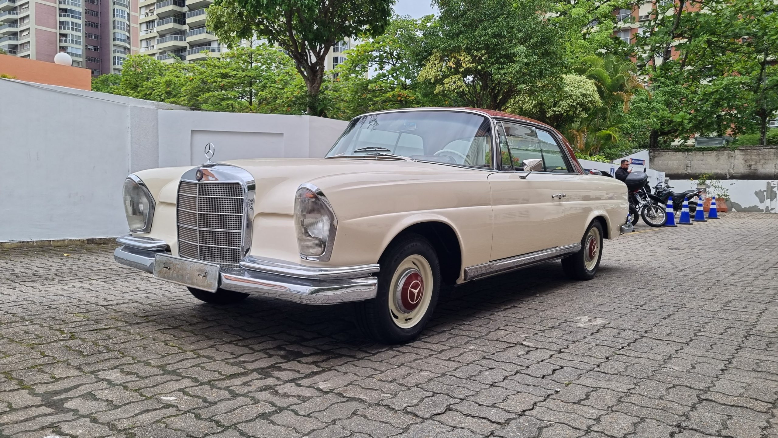 Mercedes Benz 250 SE – Berek Clássicos