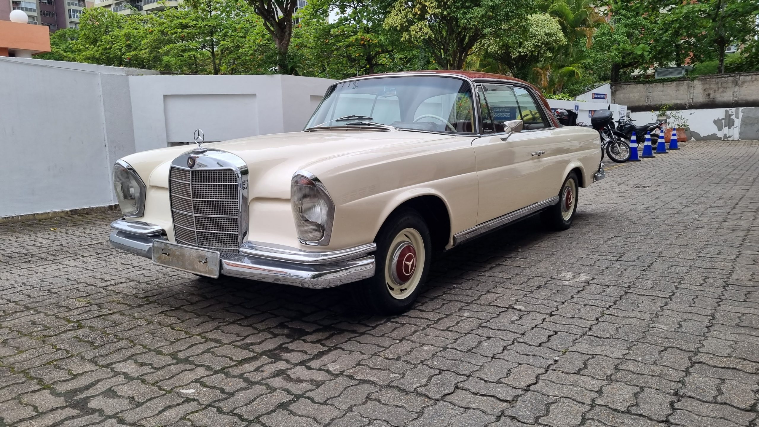 Mercedes Benz 250 SE – Berek Clássicos